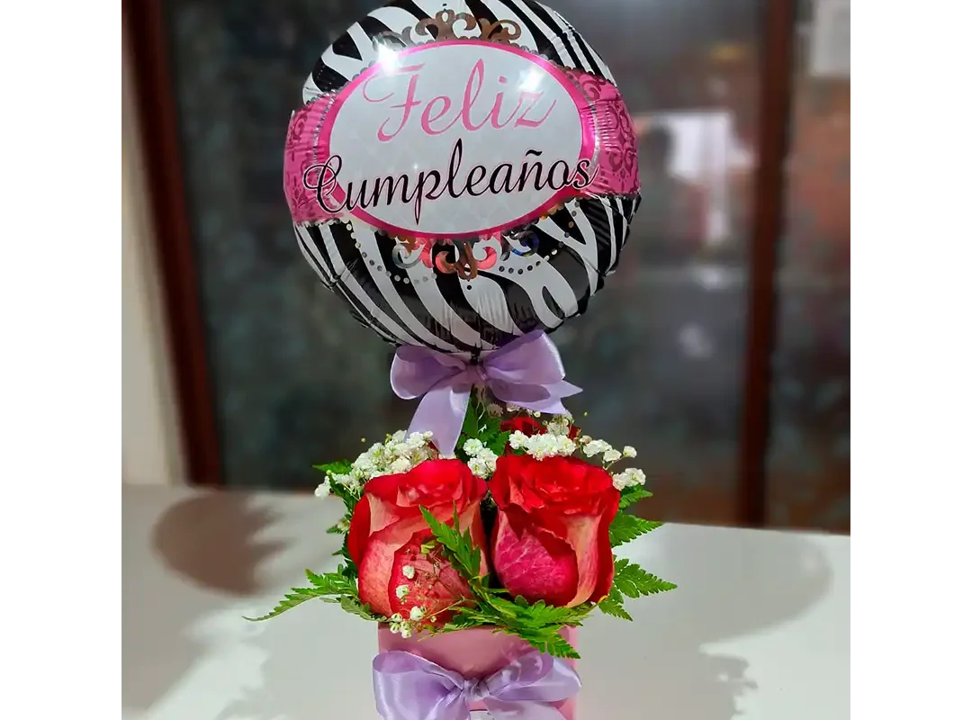 Caja De Rosas Con Globo De Cumpleaños Ana Paula Florería